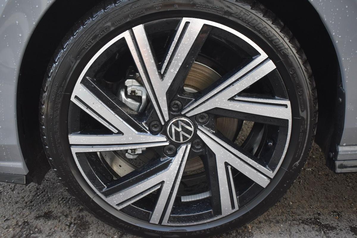 VOLKSWAGEN GOLF 8 R LINE | CARDIAS